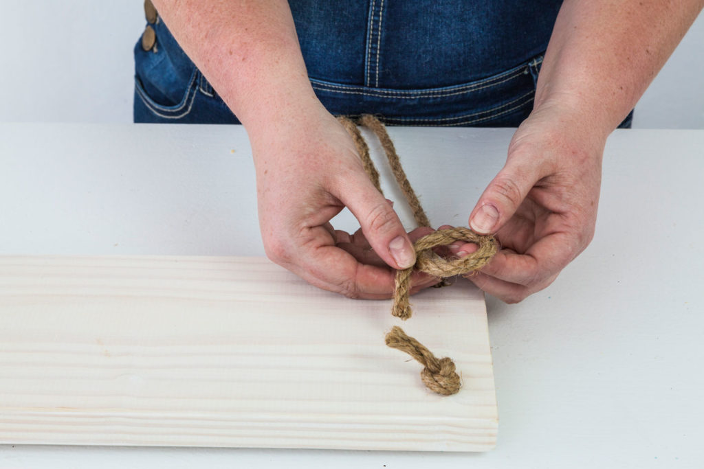 How to make an easy shelf | DIY Blog