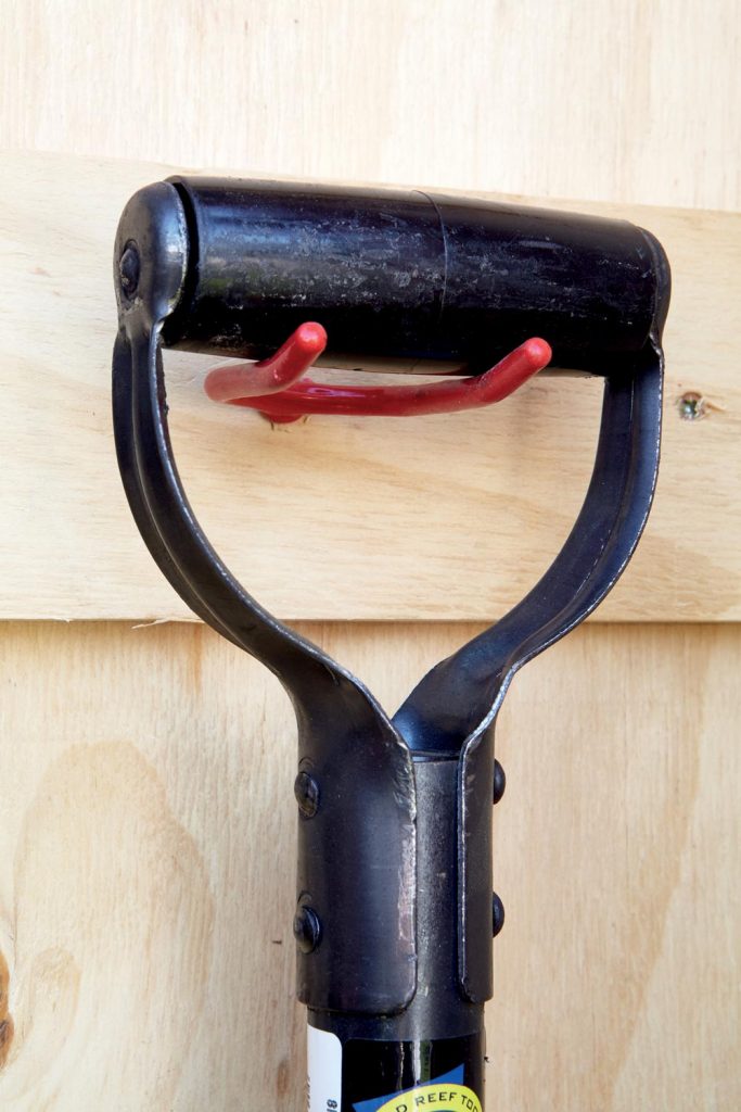 How to make a garden tool station | DIY Blog