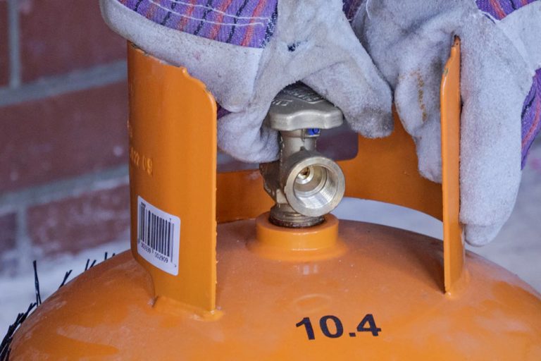 Gas safety: purging a gas cylinder | DIY Blog
